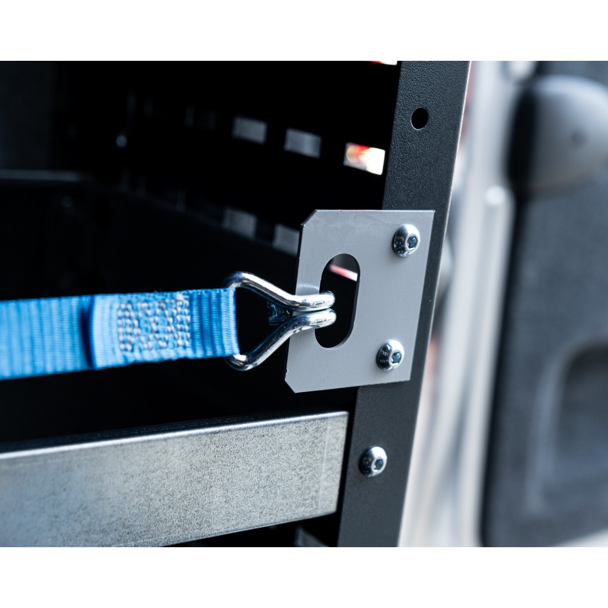 Powder-Coated Steel Lashing Hooks for Secure Cargo Transport